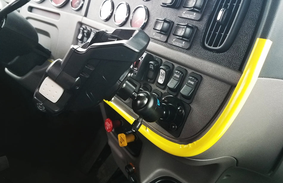 Peterbilt 389 Dash Mount | www.Goldfingers.app